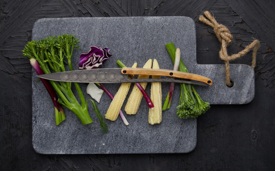 Customize a Deejo Pocket Knife with MyDeejo | Everyday Carry